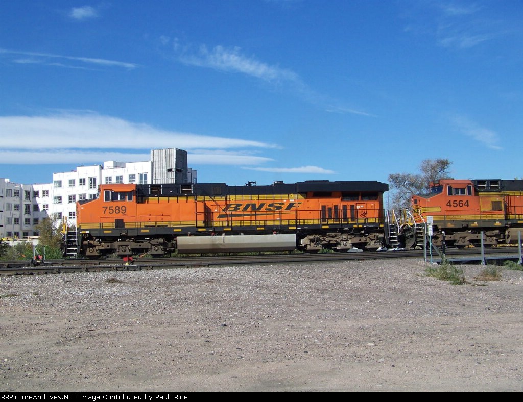 BNSF 7589